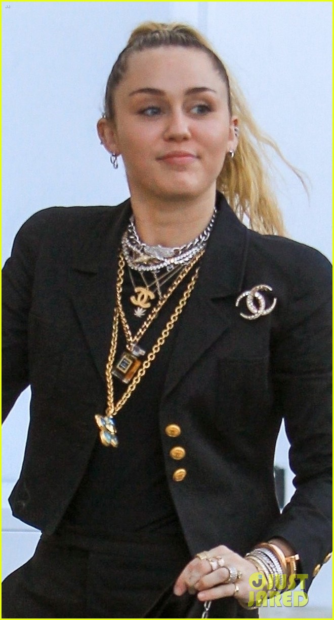 Miley Cyrus Suits Up While Shopping in L.A. | Photo 1218490 - Photo ...