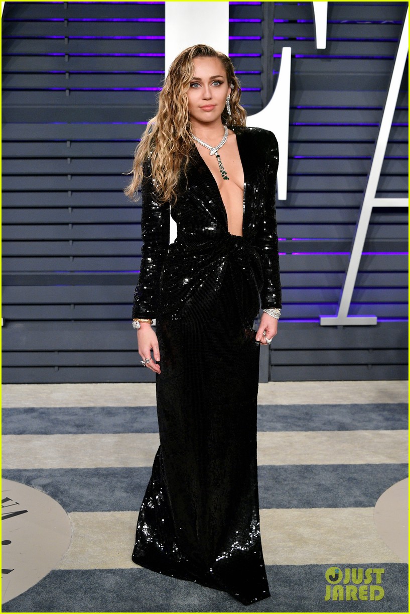 Miley Cyrus & Liam Hemsworth Step Out for Oscars 2019 Party! | Photo ...