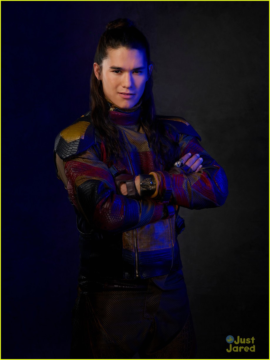 Disney Drops New 'Descendants 3' Promo Pics With Dove Cameron, Sofia ...