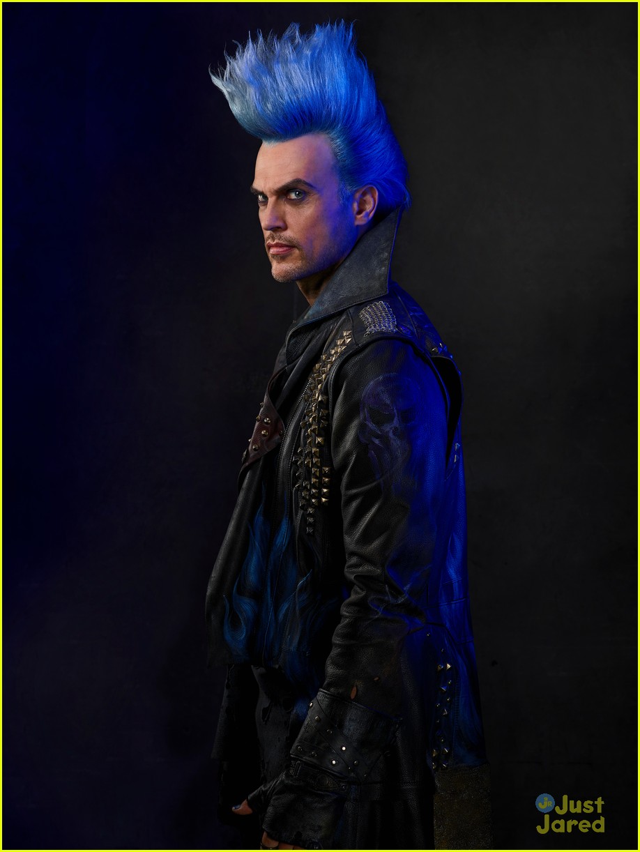 Disney Drops New 'Descendants 3' Promo Pics With Dove Cameron, Sofia ...