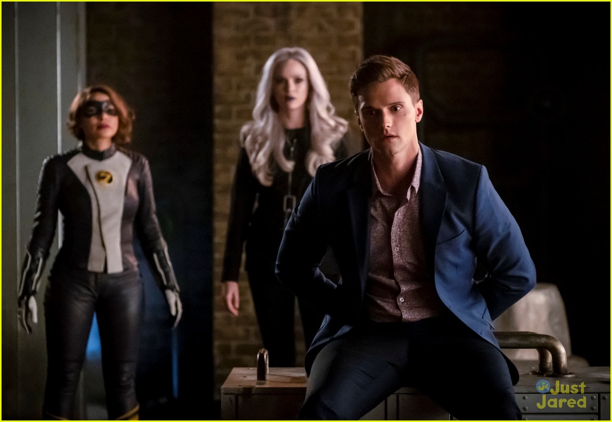 Nora Tries To Save Mom Iris on 'The Flash' Tonight | Photo 1216036 ...