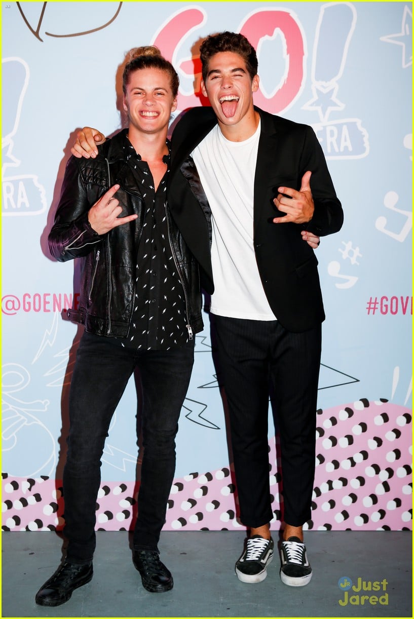 'Go! Vive a Tu Manera' Stars Celebrate Premiere of Series on Netflix ...