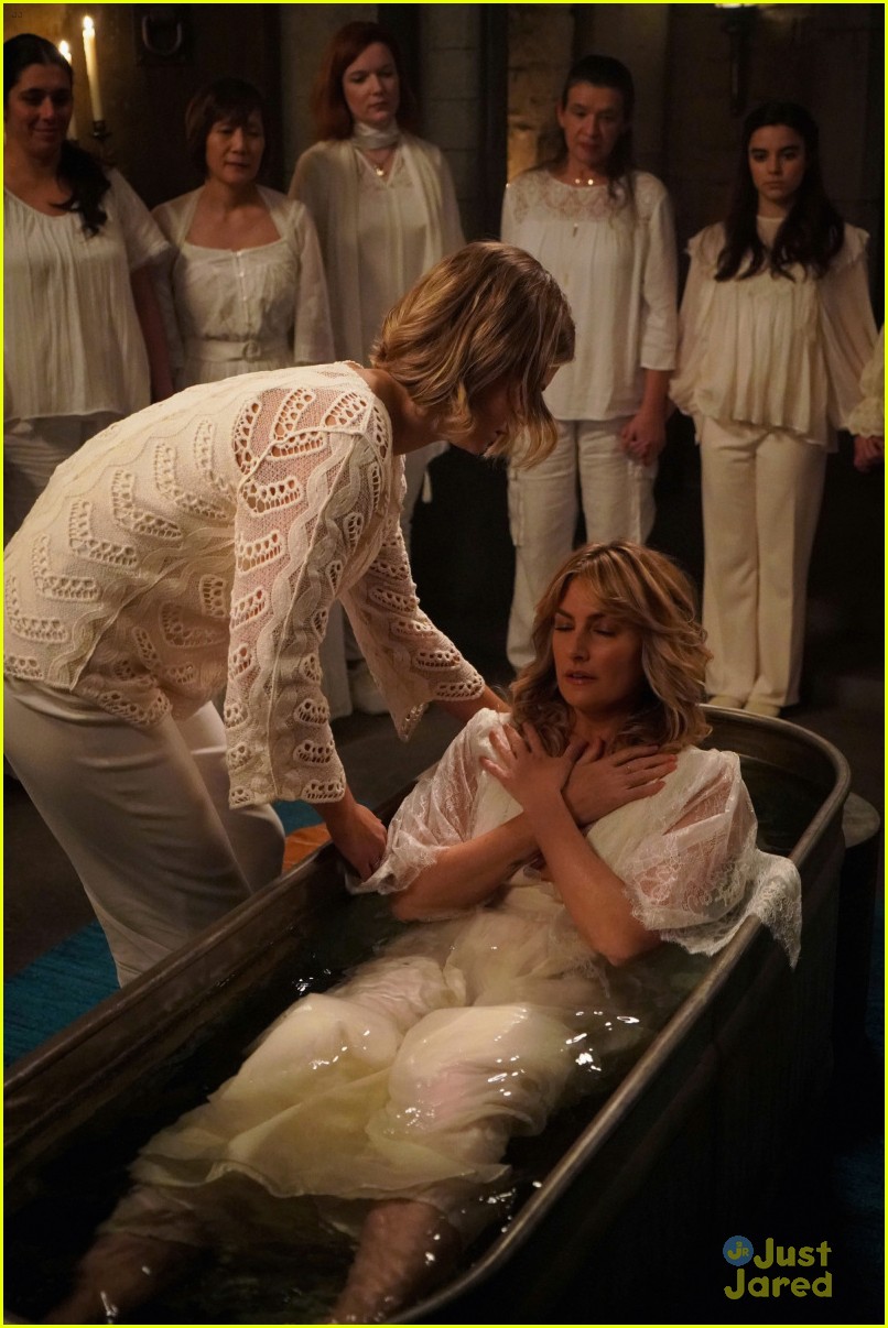 Archie & Josie Get Flirty With Each Other in Sneak Peek From Tonight's 'Riverdale' | Photo ...