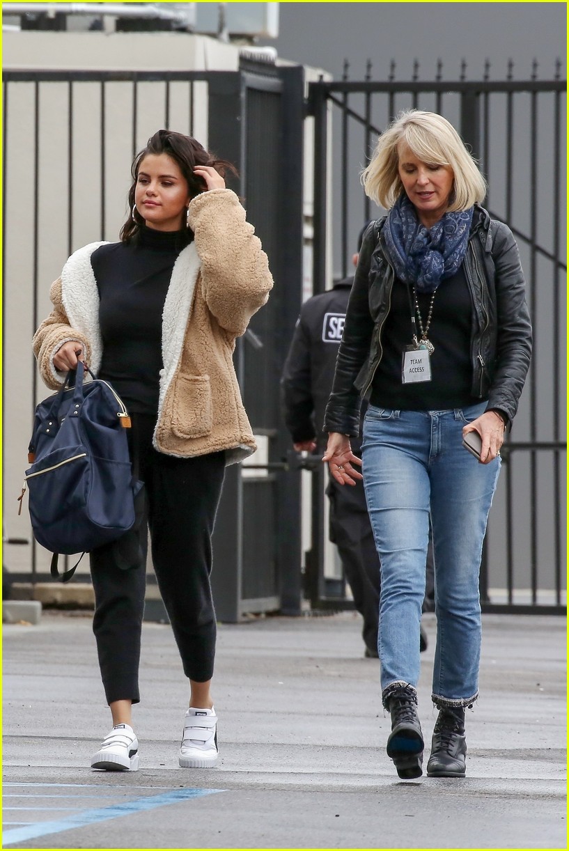 Selena Gomez Looks Happy & Healthy While Heading to a Studio! | Photo ...