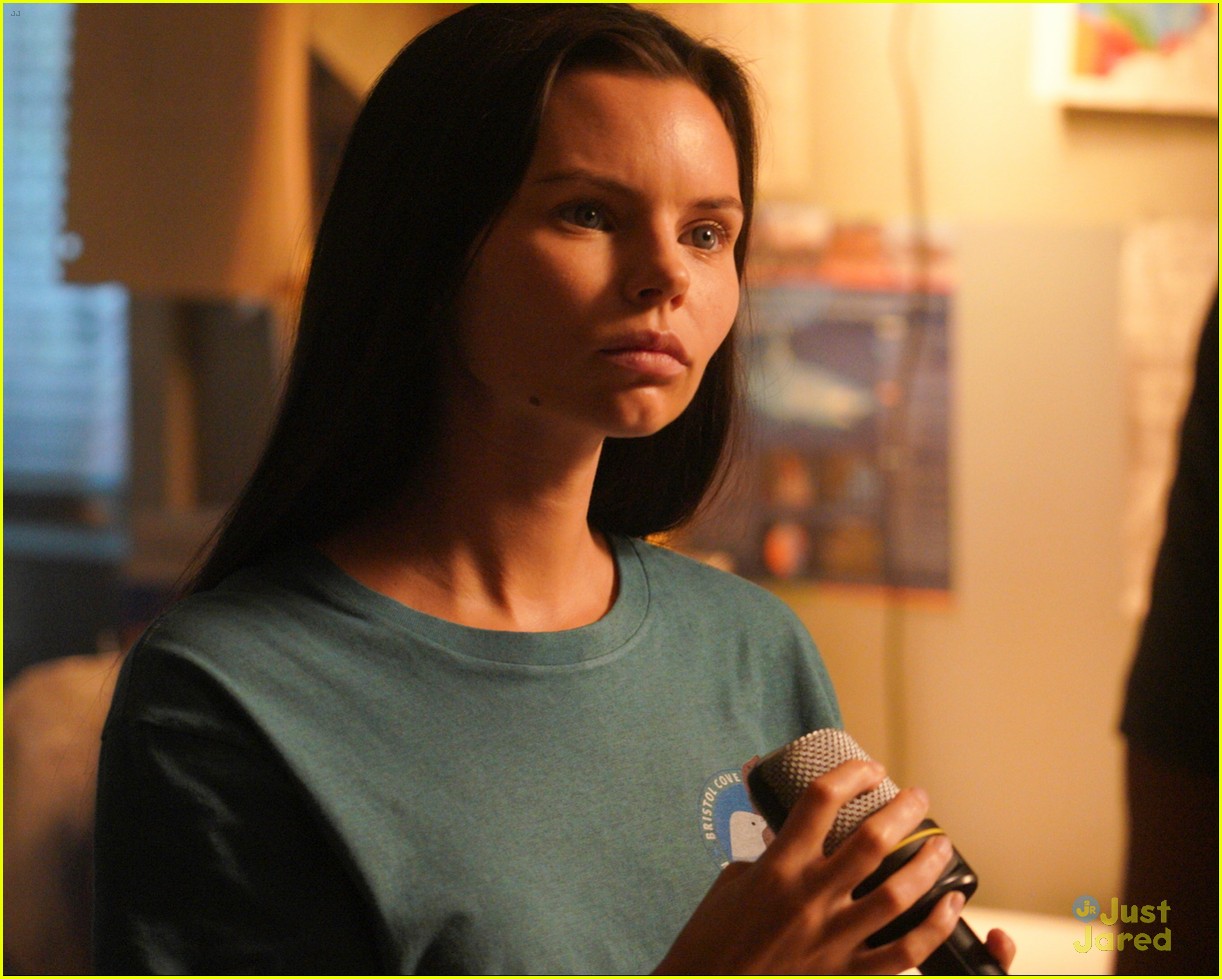 Ryn Tries To Maintain Her Leadership Among The Mermaids on 'Siren ...