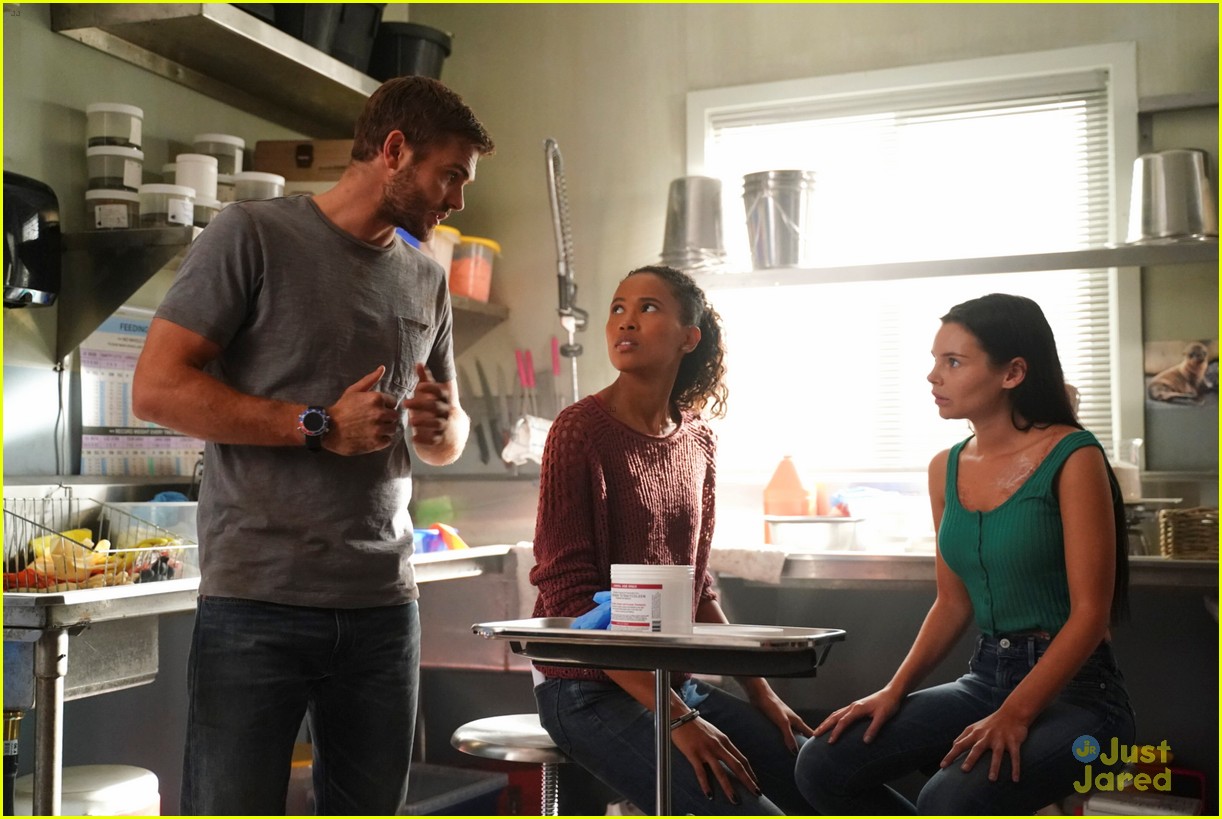 Ryn Tries To Maintain Her Leadership Among The Mermaids on 'Siren ...