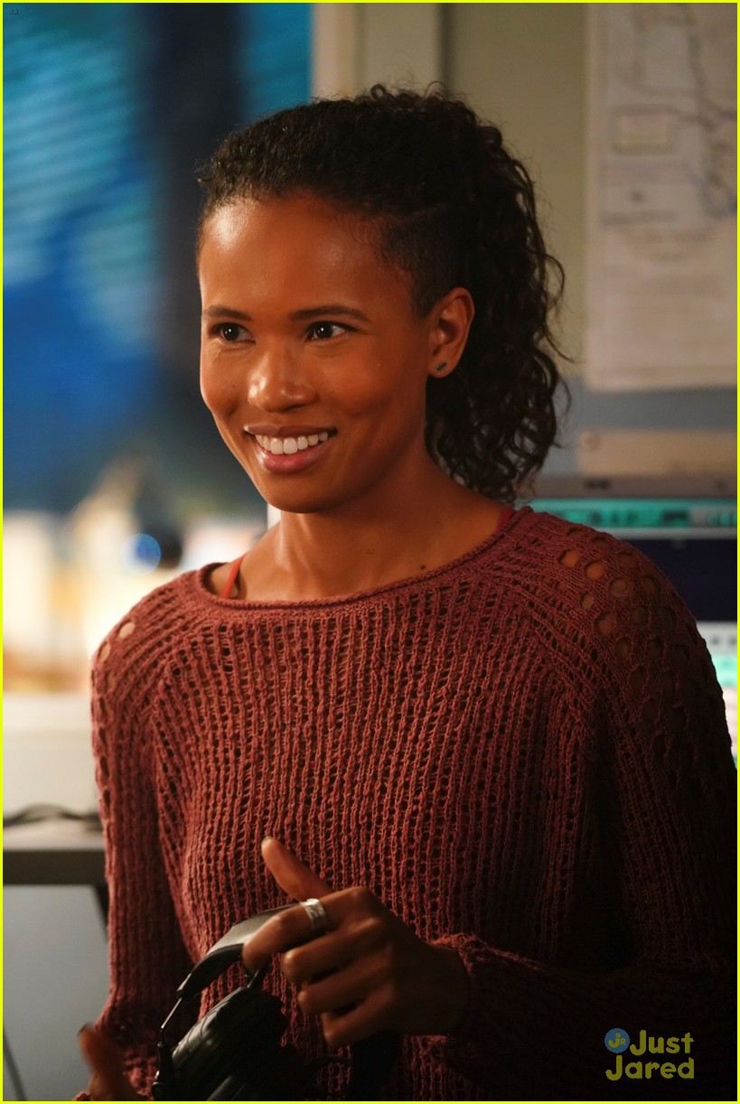 Ryn Tries To Maintain Her Leadership Among The Mermaids on 'Siren ...