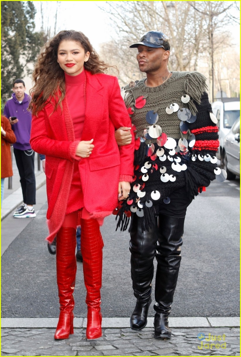 Zendaya Has A Cool Ritual She Does To Relax | Photo 1219431 - Photo ...