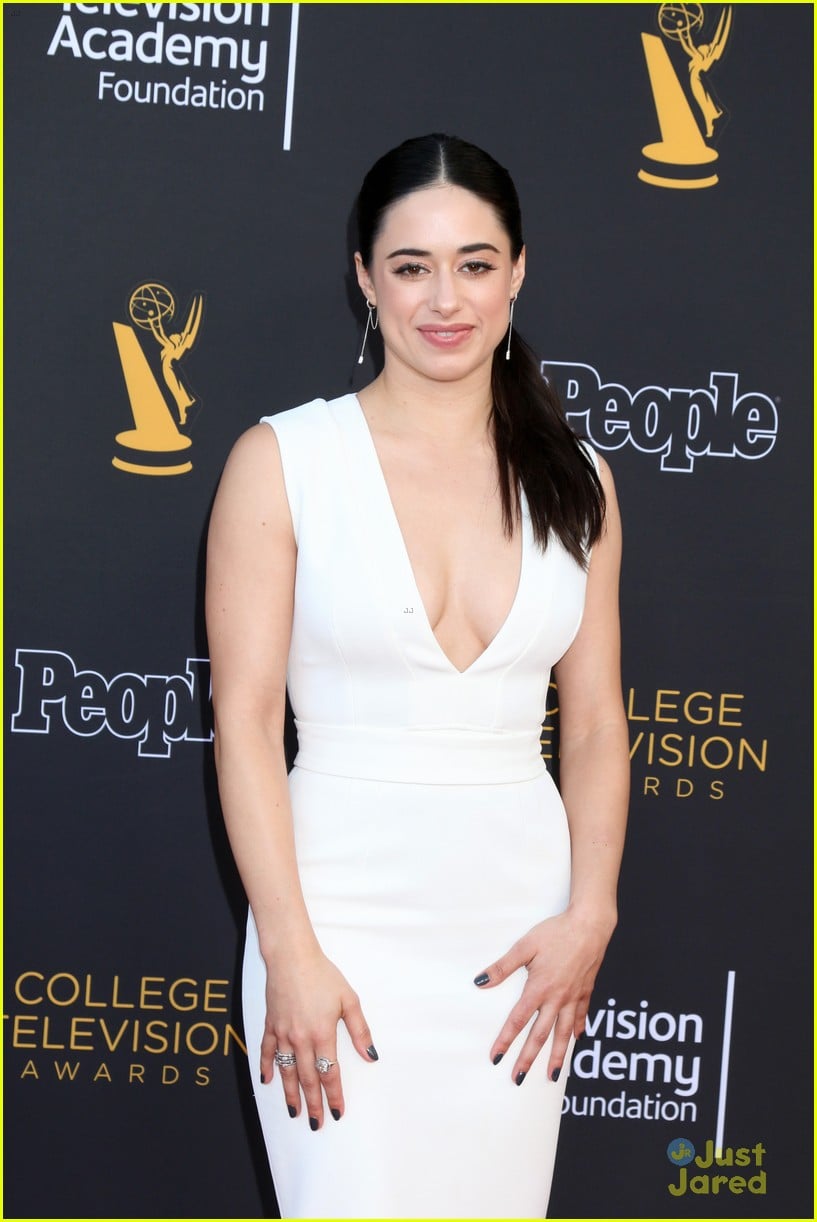 Jeanine Mason Opens Up About 'Roswell, New Mexico', Calling The Reboot ...