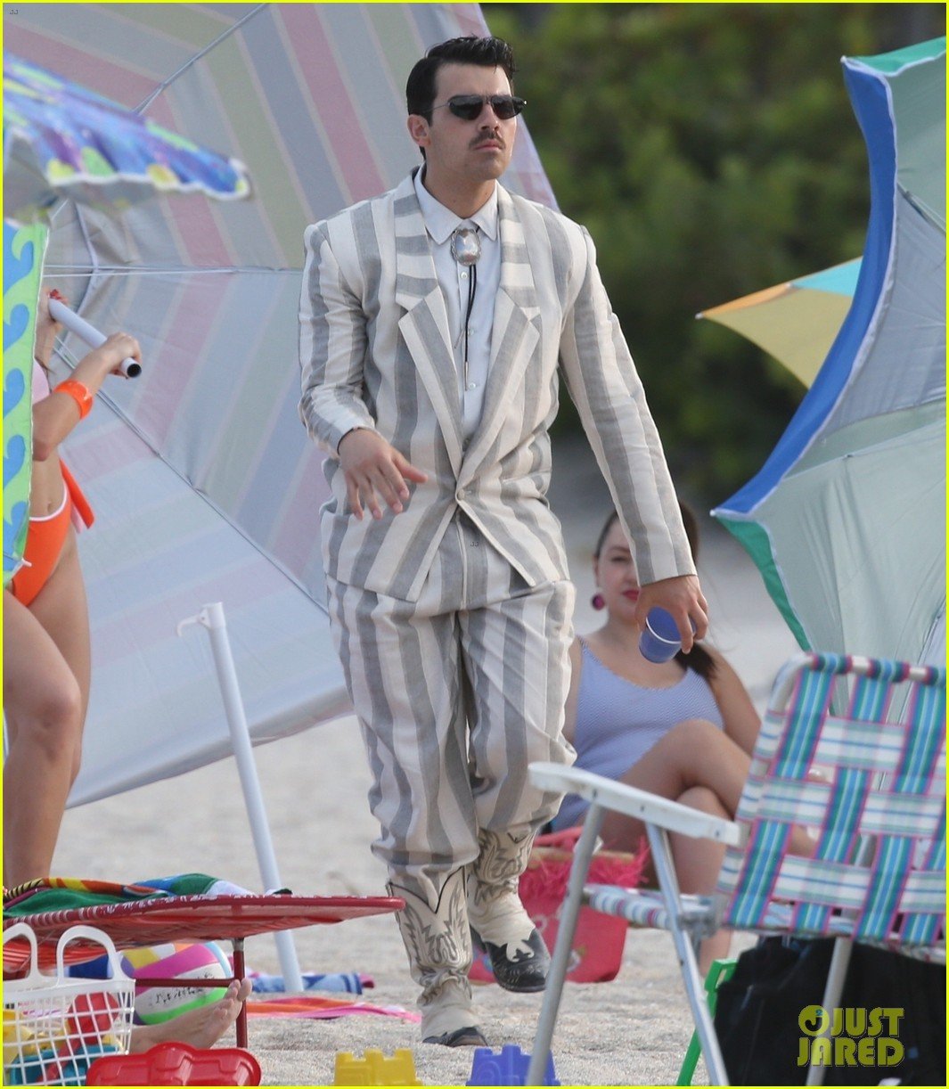 Nick & Kevin Jonas Film Their Music Video at the Beach! | Photo 1224687 ...