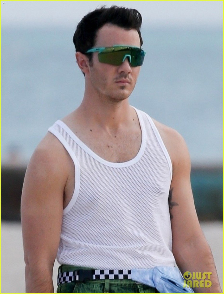Nick & Kevin Jonas Film Their Music Video at the Beach! | Photo 1224701 ...