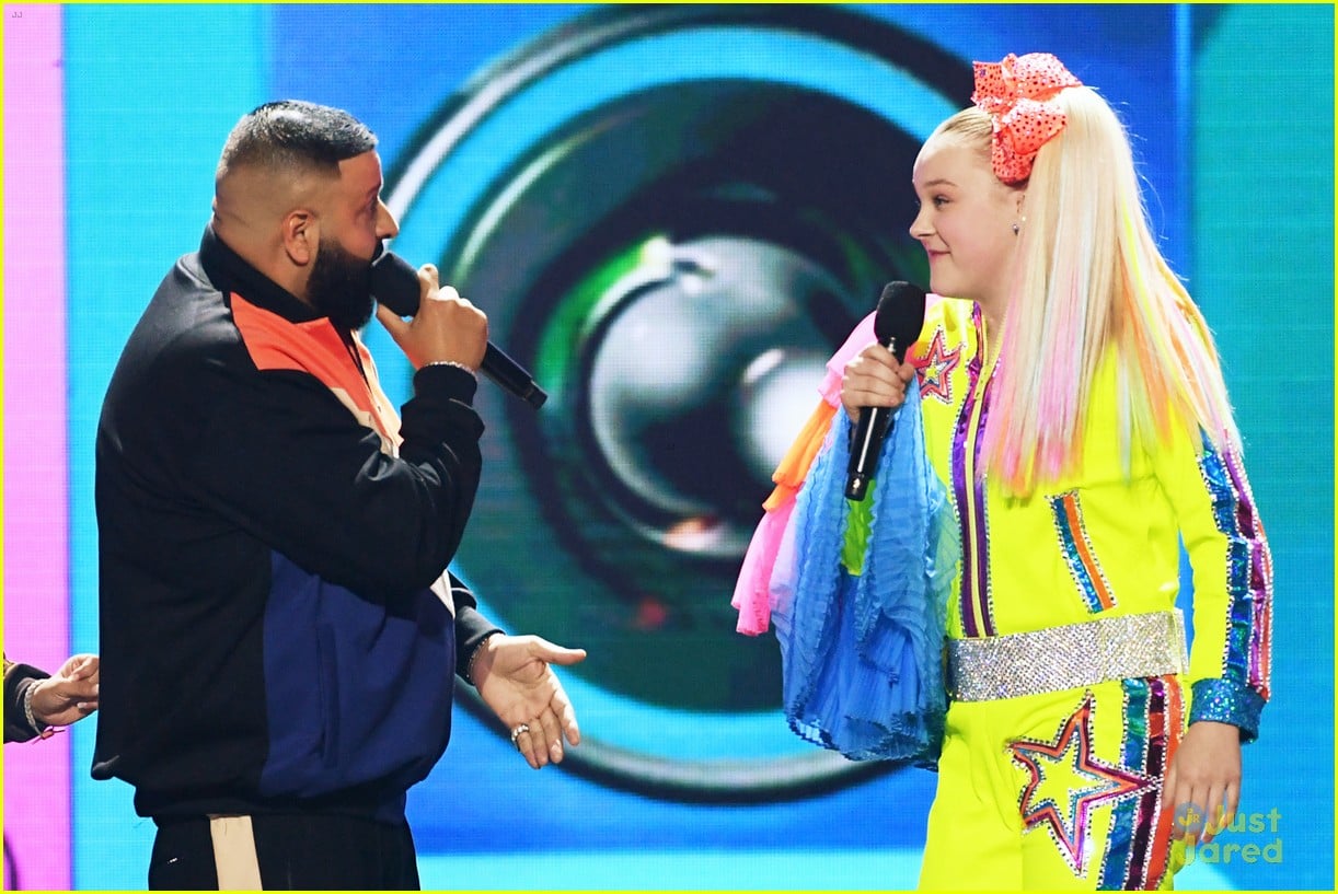 JoJo Siwa Picks Up Favorite Social Music Star at KCAs 2019! | Photo ...