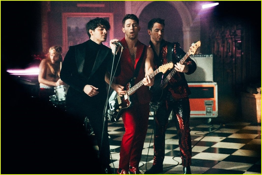The Jonas Brothers Release 'Sucker' Director's Cut Music Video - Watch ...