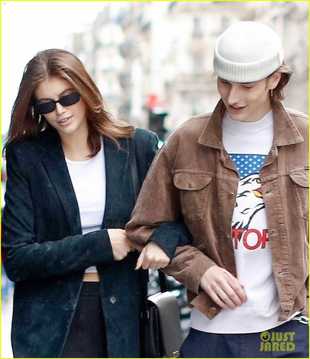 Kaia Gerber Checks Out the Paris Sights with Her Boyfriend | Photo ...