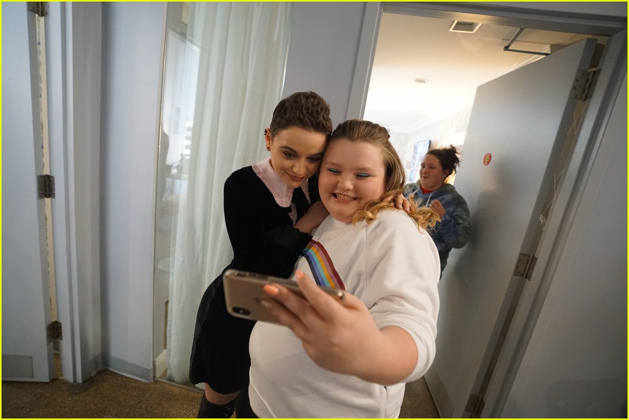 Watch Joey King Scare Calum Worthy During 'The Act' Press Day! | Photo ...