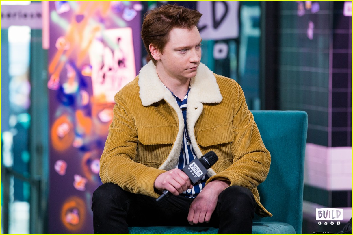 Watch Joey King Scare Calum Worthy During 'The Act' Press Day! | Photo ...