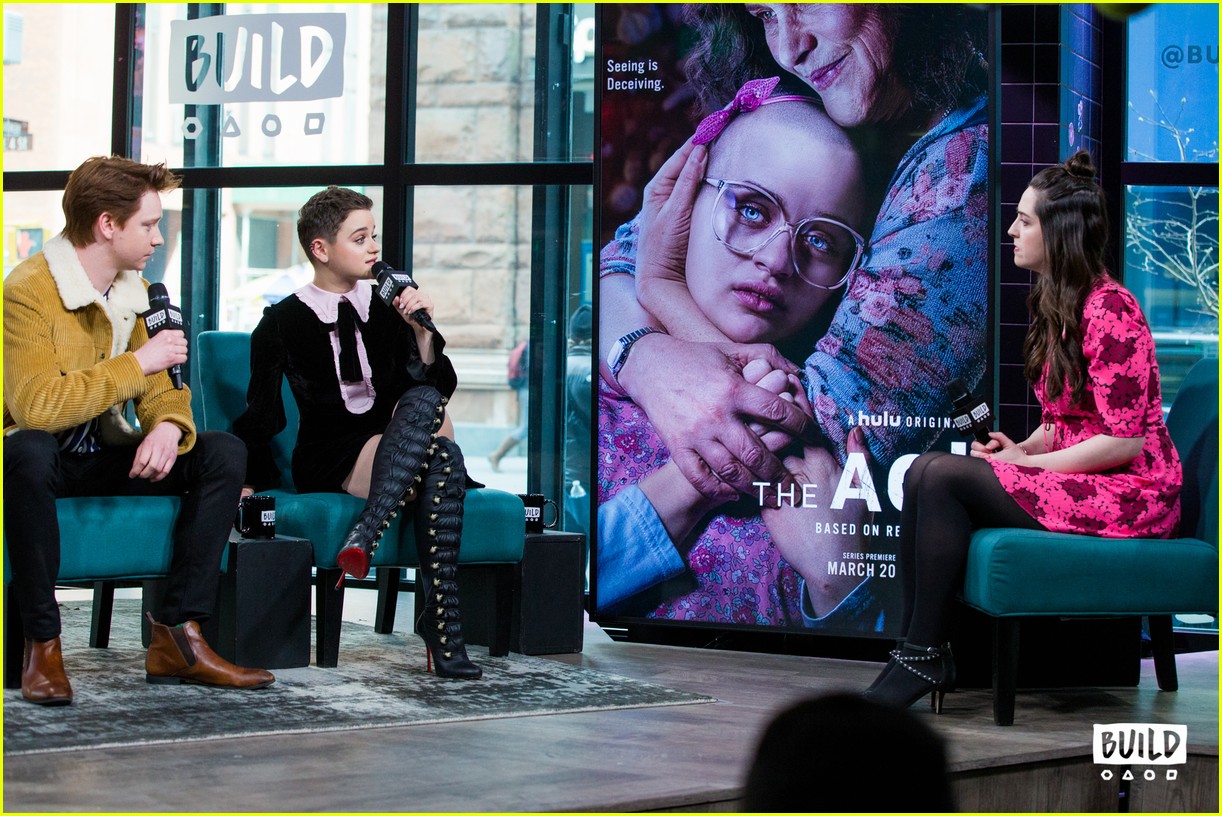 Watch Joey King Scare Calum Worthy During 'The Act' Press Day! | Photo ...