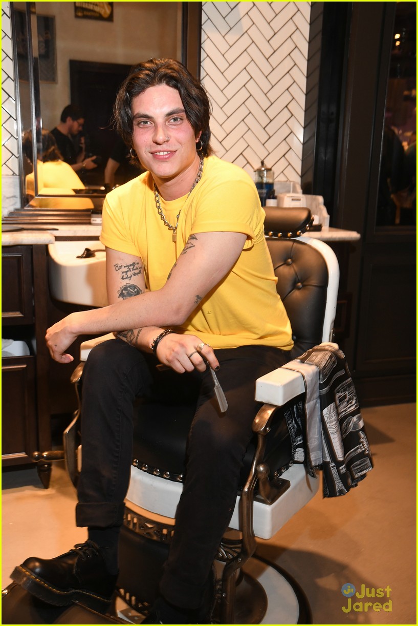 After's Samuel Larsen Gets A Fresh Hair Cut in Las Vegas | Photo ...