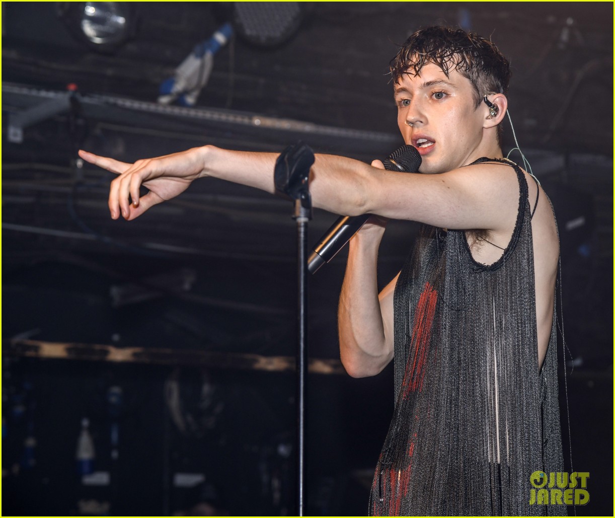 Troye Sivan Performs at G-A-Y, Meets 'RuPaul's Drag Race' Star ...