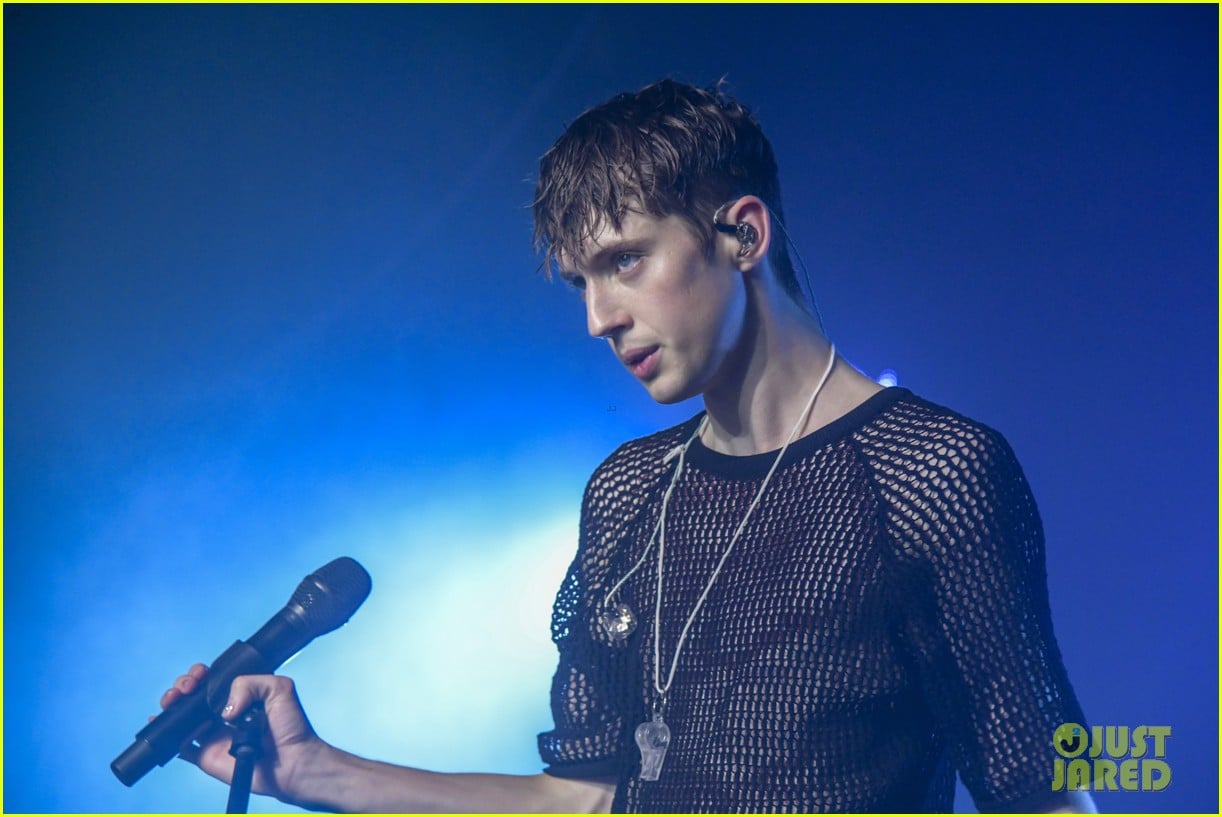 Troye Sivan Performs at G-A-Y, Meets 'RuPaul's Drag Race' Star ...
