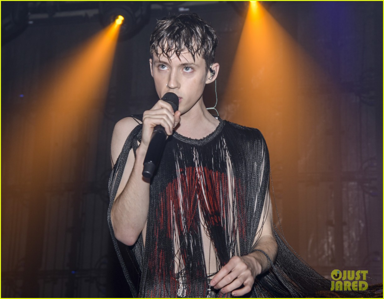 Troye Sivan Performs at G-A-Y, Meets 'RuPaul's Drag Race' Star ...