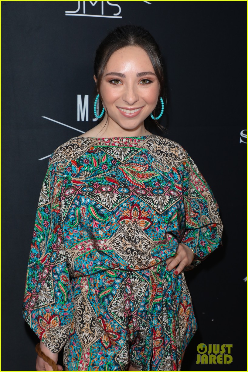 Mackenzie Ziegler & Lilimar Team Up for 'Rich' Fashion Show | Photo ...