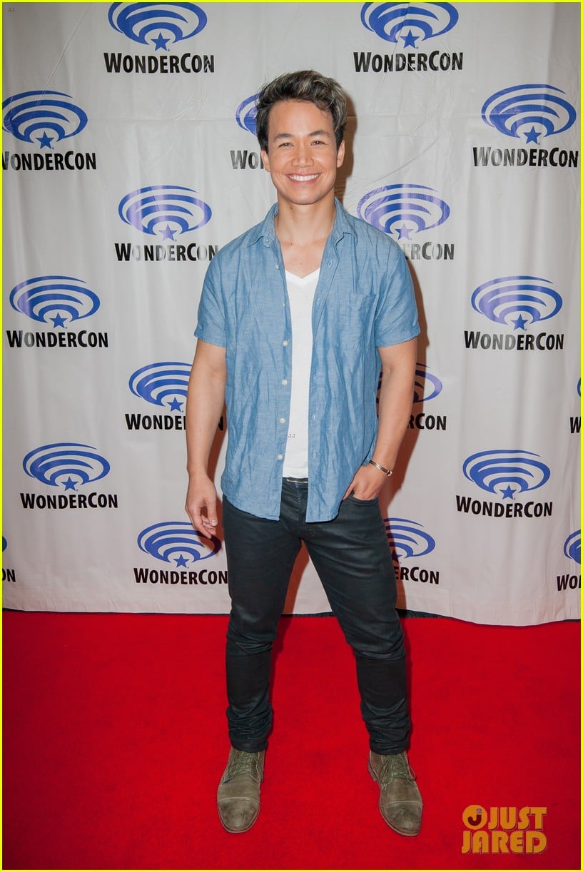 Full Sized Photo of the 100 stars tease spinoff wondercon 19 | Eliza ...