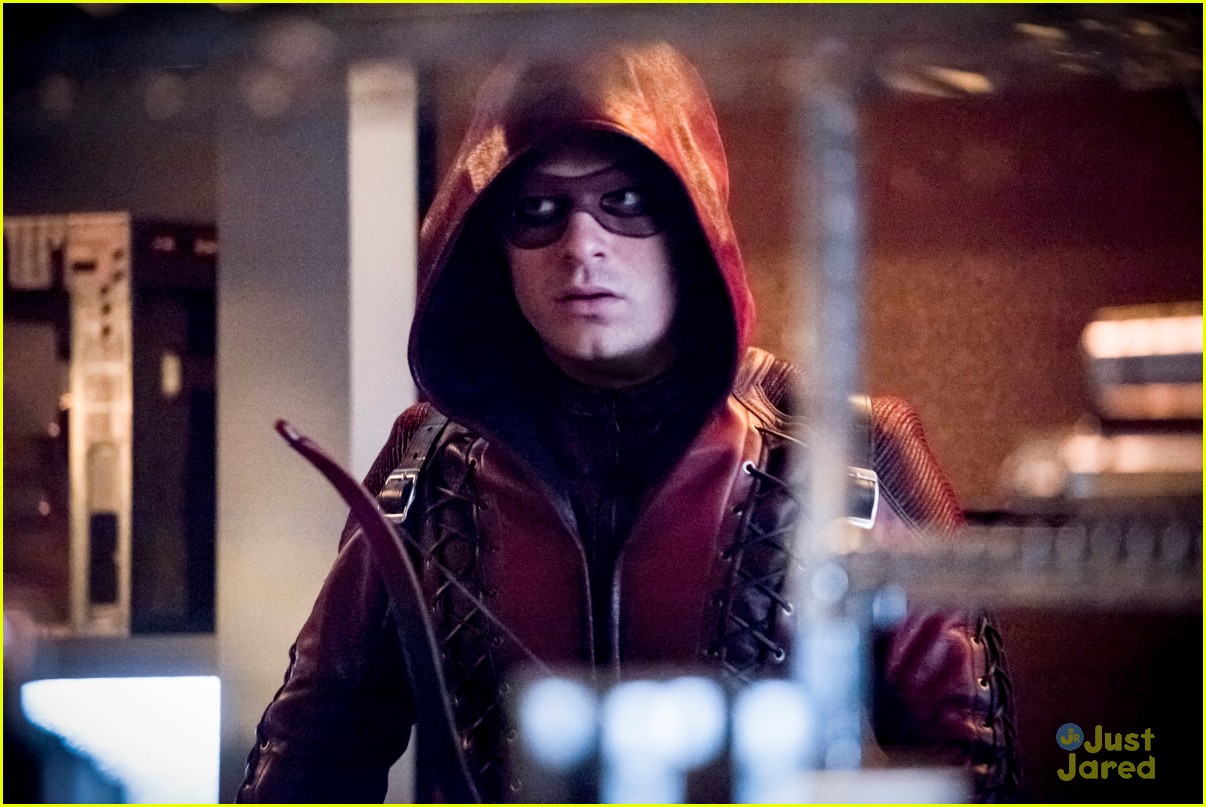 Arsenal Returns To Help Team Arrow on 'Arrow' Tonight | Photo 1231450 ...