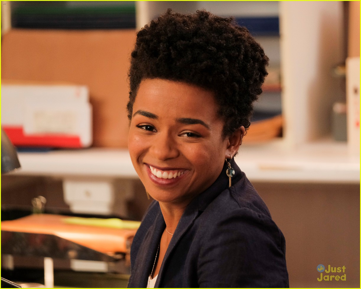 Kat Kicks Off Her Political Career On 'The Bold Type' Tonight | Photo ...