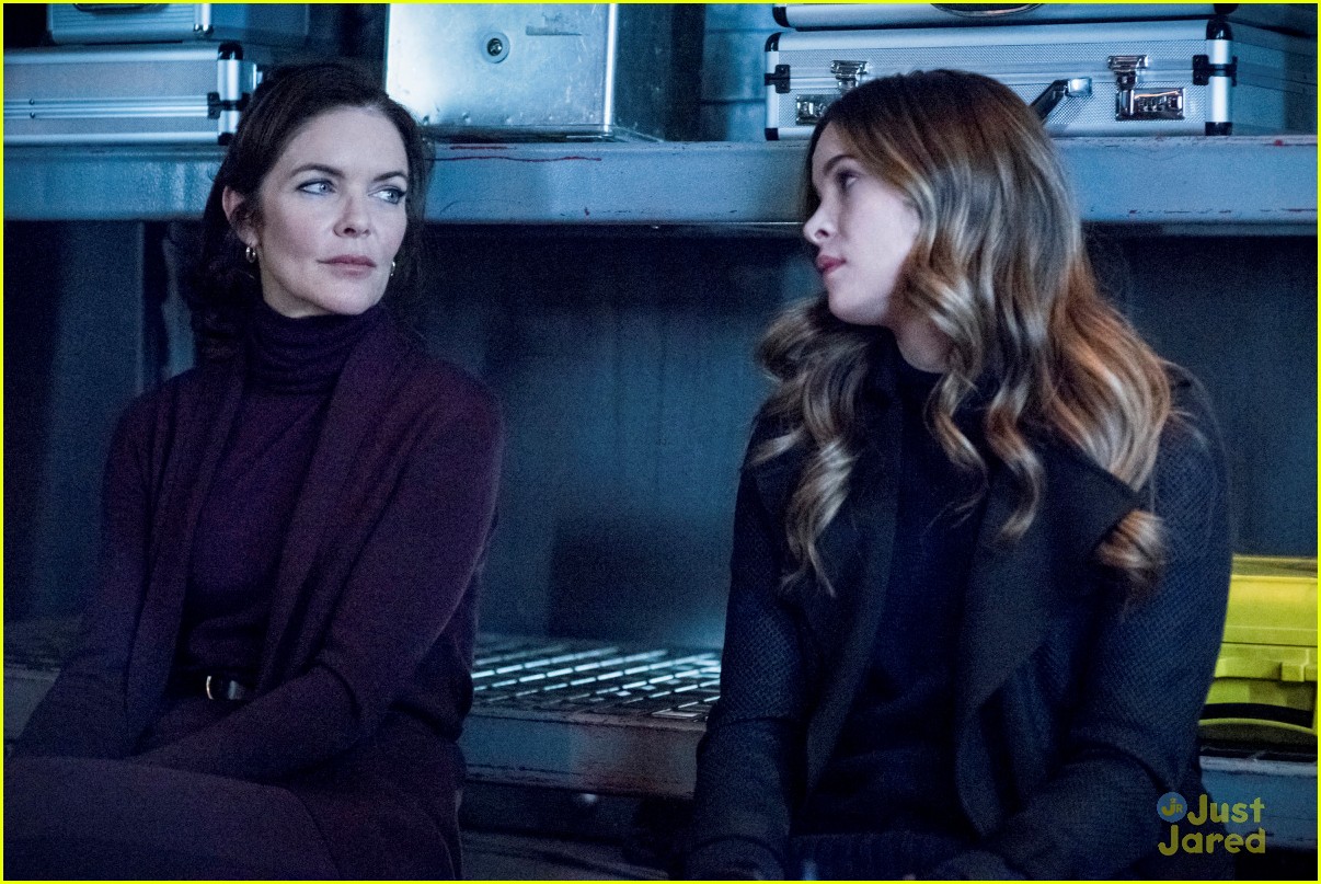 Barry & Iris Fight Over Taking Nora Back To The Future on 'The Flash ...