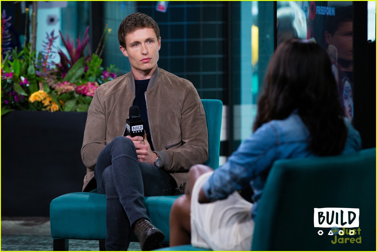 Graeme Thomas King Was Riding On The Top of a Bus When He Decided To ...