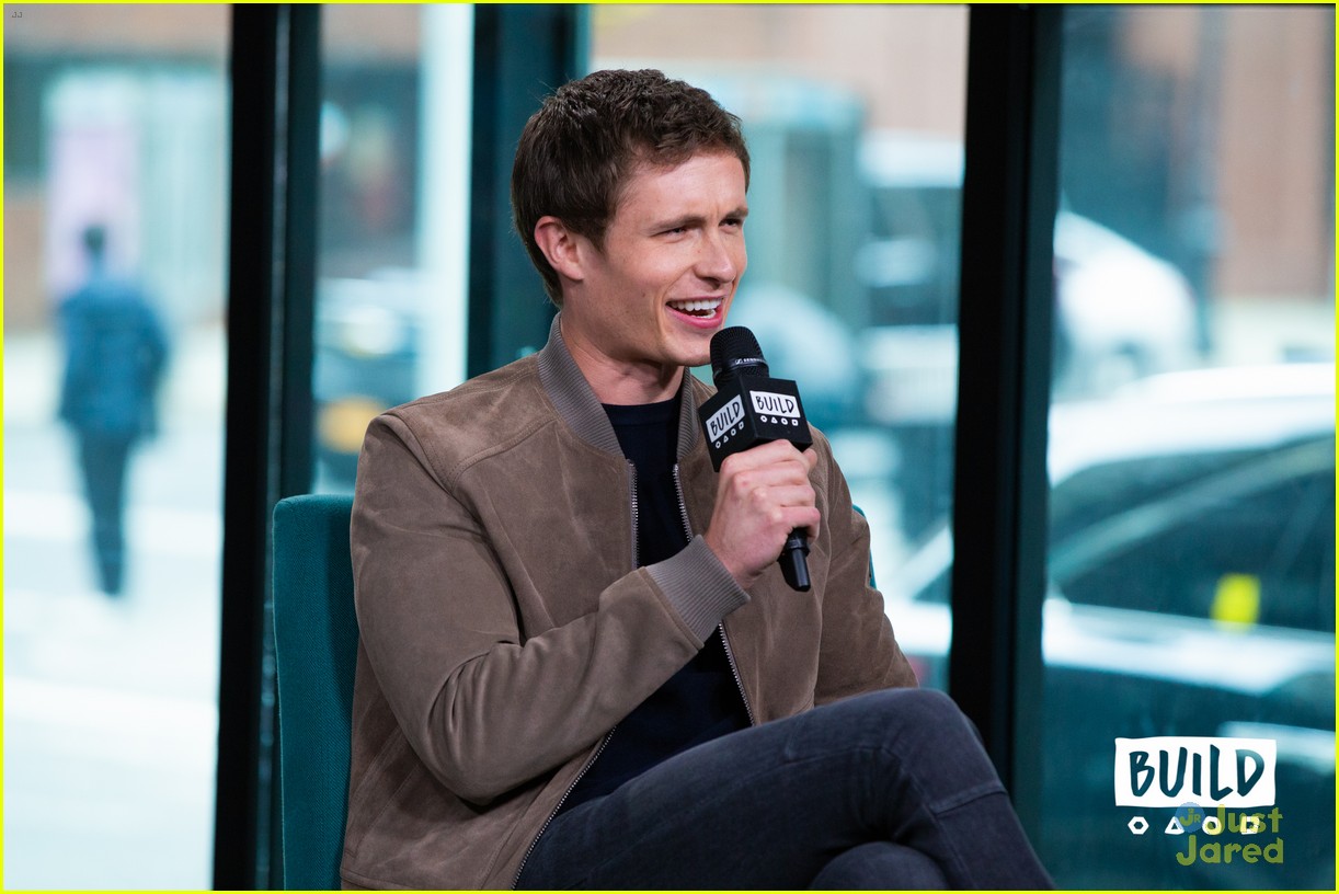 Graeme Thomas King Was Riding On The Top of a Bus When He Decided To ...