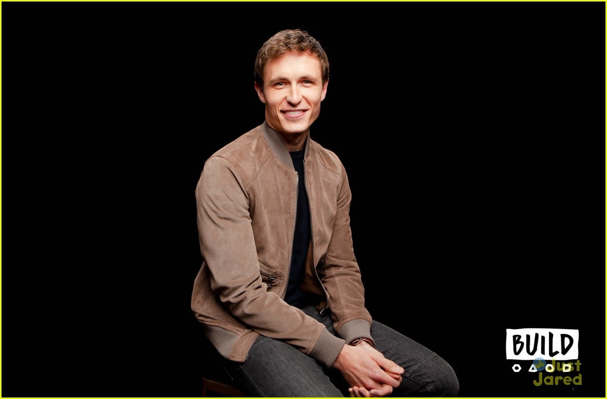 Graeme Thomas King Was Riding On The Top of a Bus When He Decided To ...