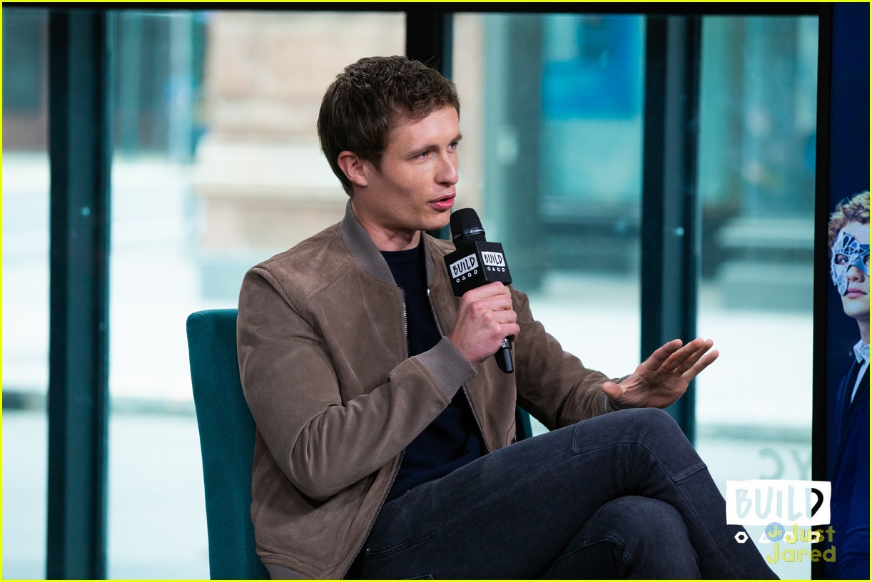 Graeme Thomas King Was Riding On The Top of a Bus When He Decided To ...