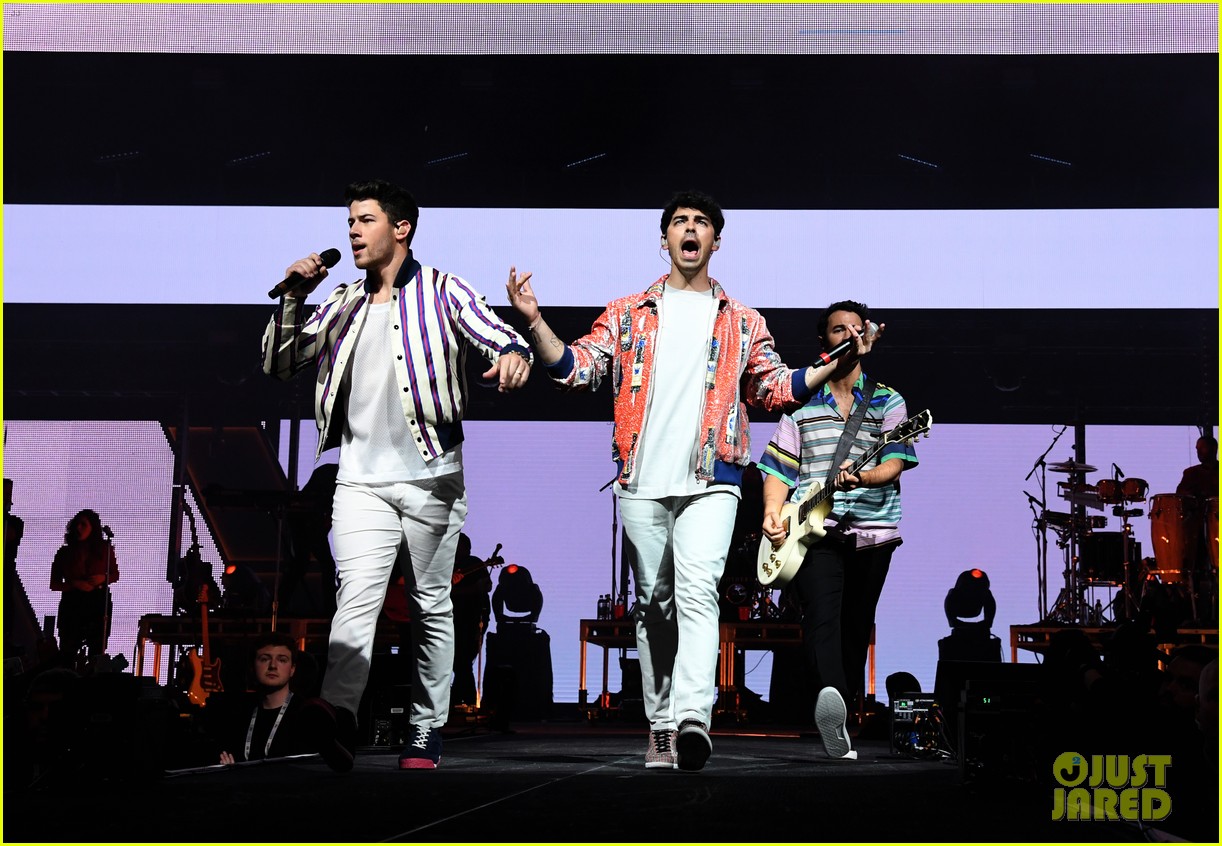 Jonas Brothers Perform For Largest Crowd Since Reuniting Photo