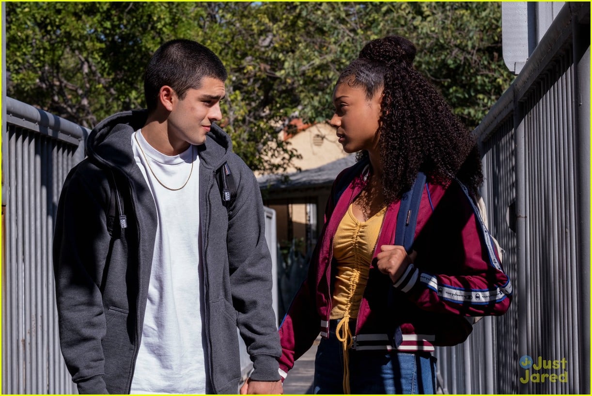 'On My Block' Showrunner Talks Monse & Cesar's Love Story | Photo ...