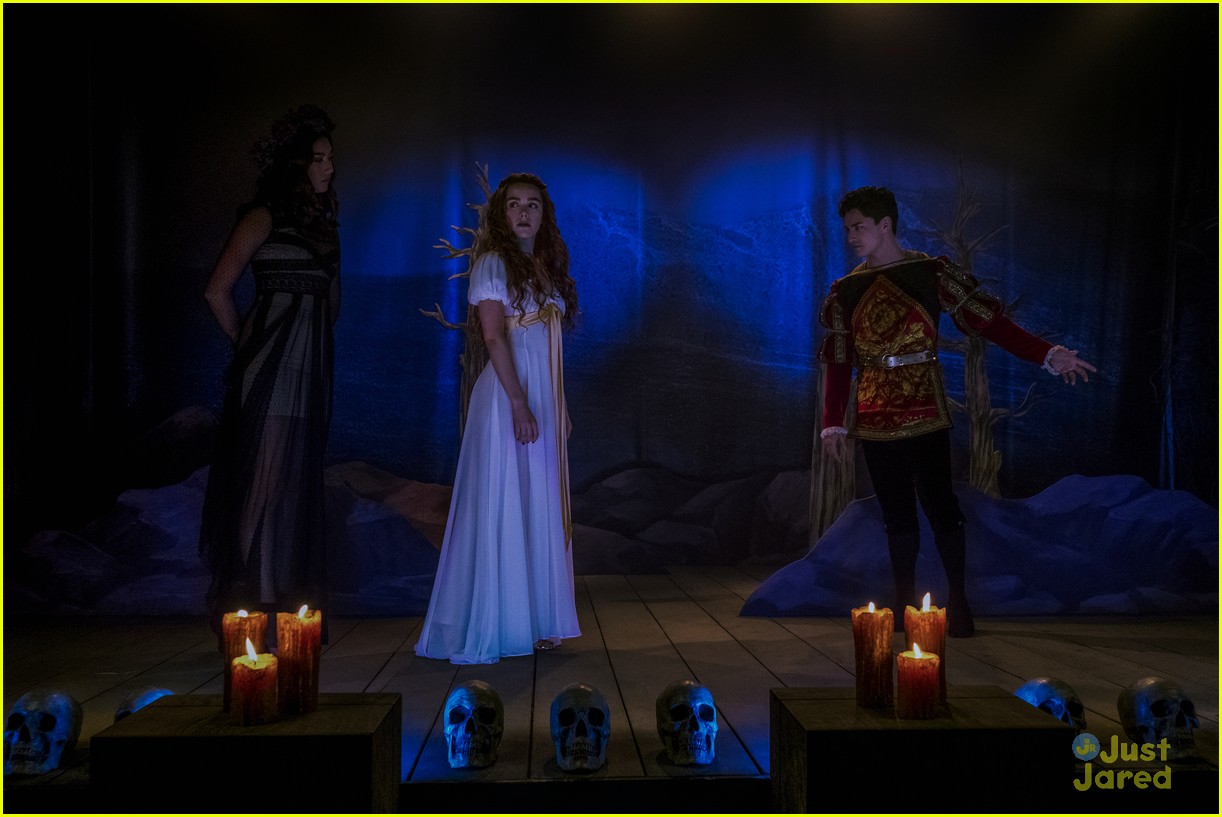 Here's Why Kiernan Shipka Is Rooting For Sabrina & Nick on 'Chilling ...