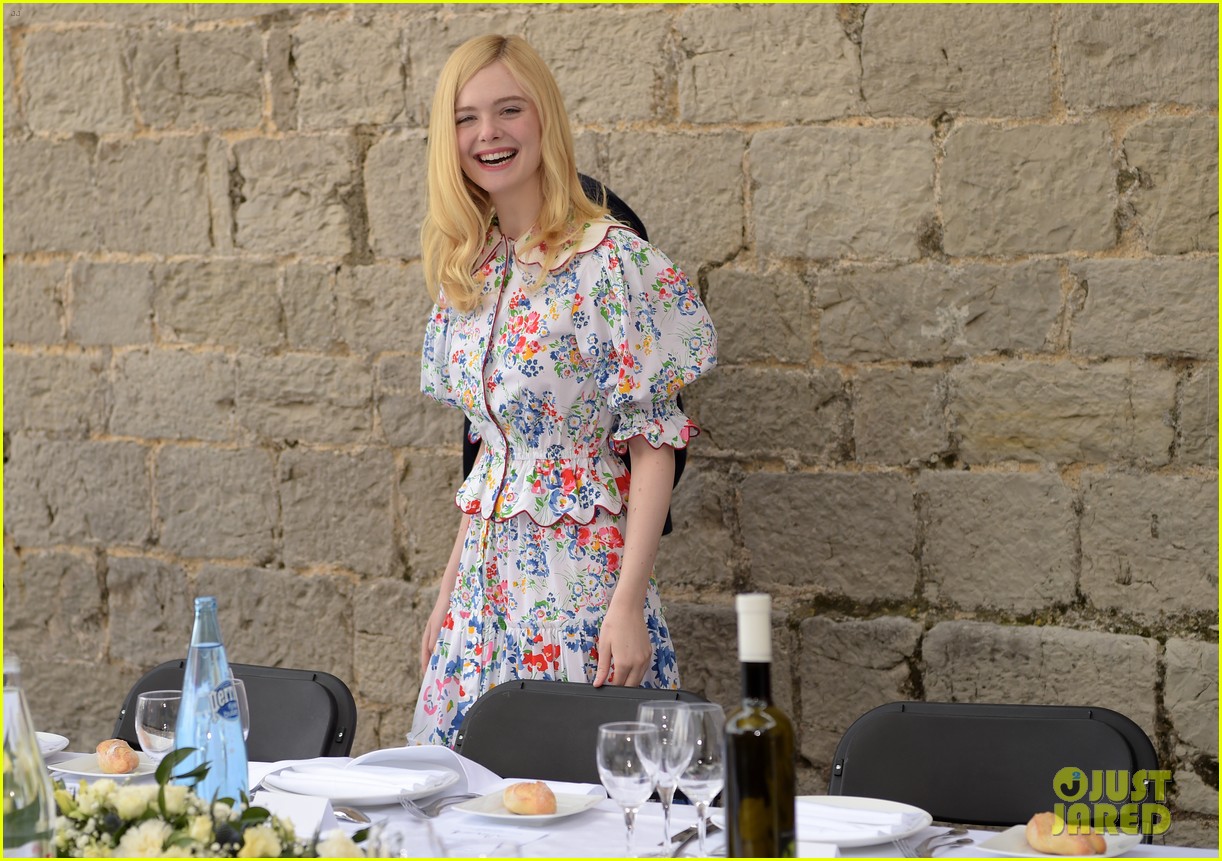 Full Sized Photo of elle fanning pink dress cannes brunch 03 | Elle ...
