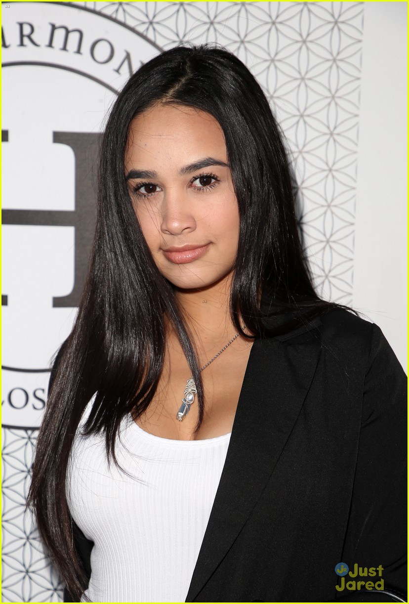 Emily Tosta Writes Sweet Note to 'Party of Five' Siblings | Photo ...