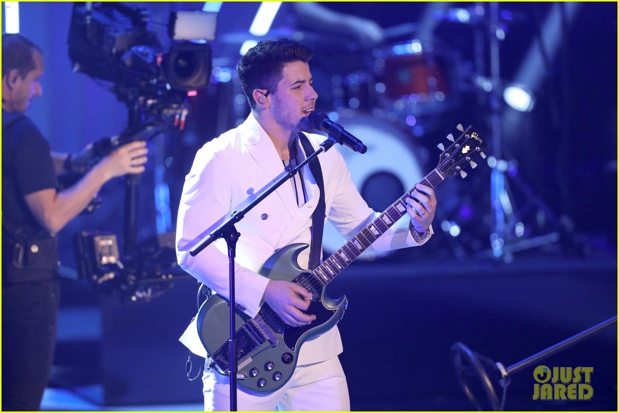 Jonas Brothers Perform 'Sucker' On 'Germany's Next Top Model' Finals ...