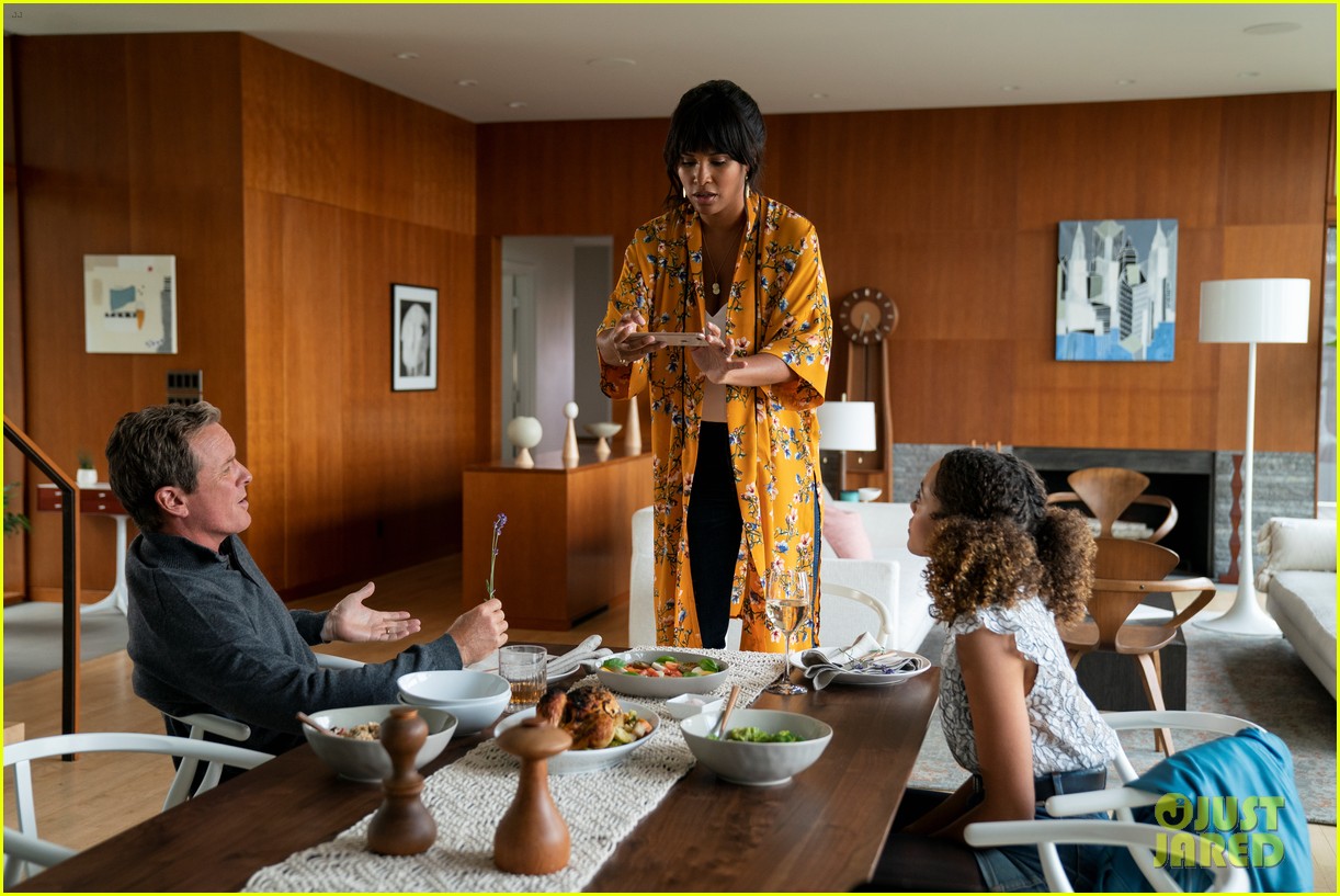 The Perfect Date's Odiseas Georgiadis Stars in New Netflix Series ...