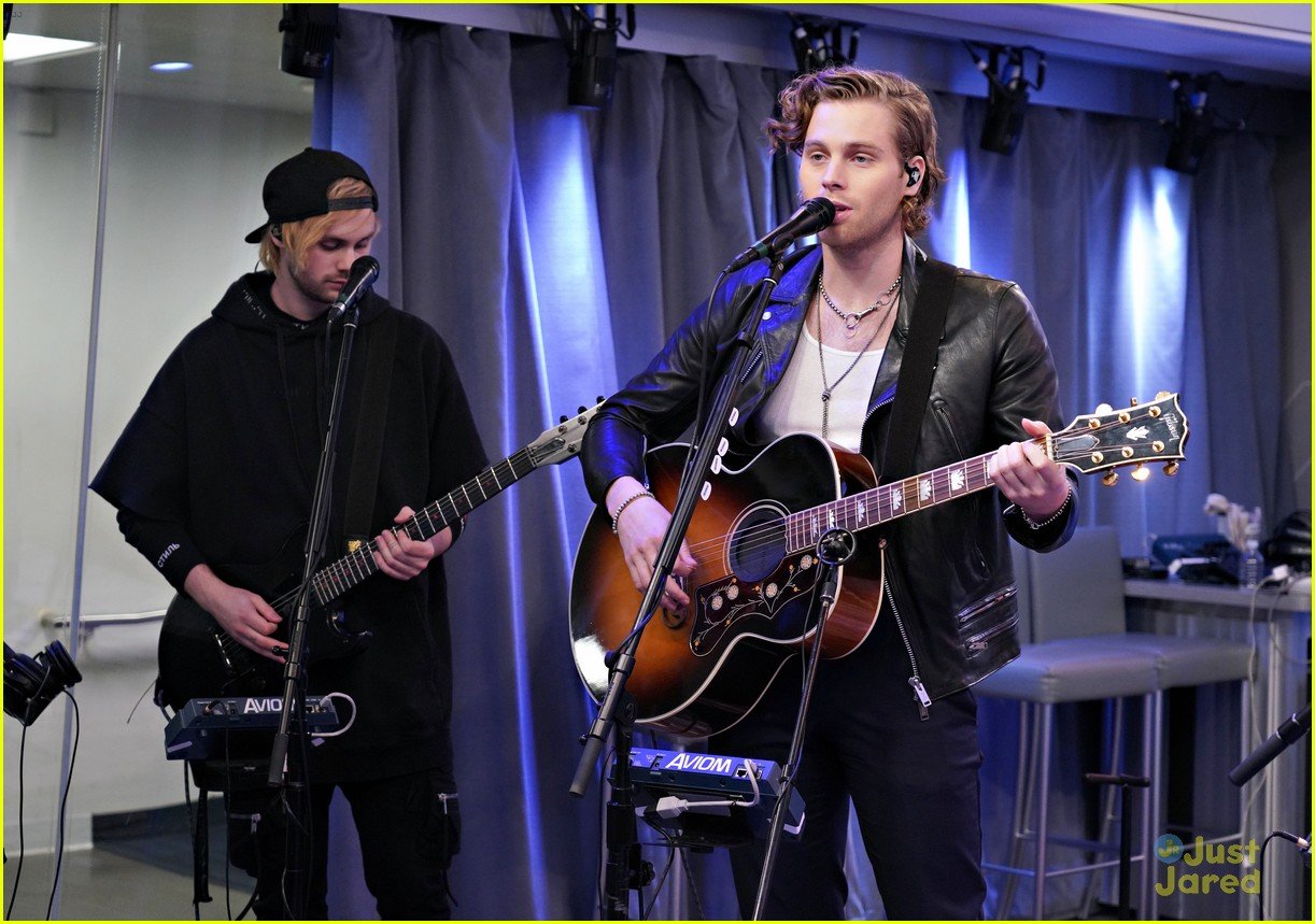 5 Seconds of Summer Credit Their Fans With Their Success | Photo ...