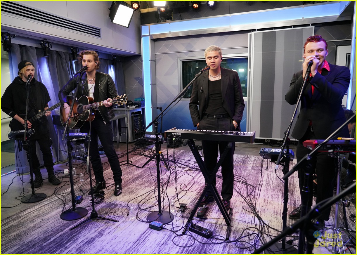 5 Seconds of Summer Credit Their Fans With Their Success | Photo ...