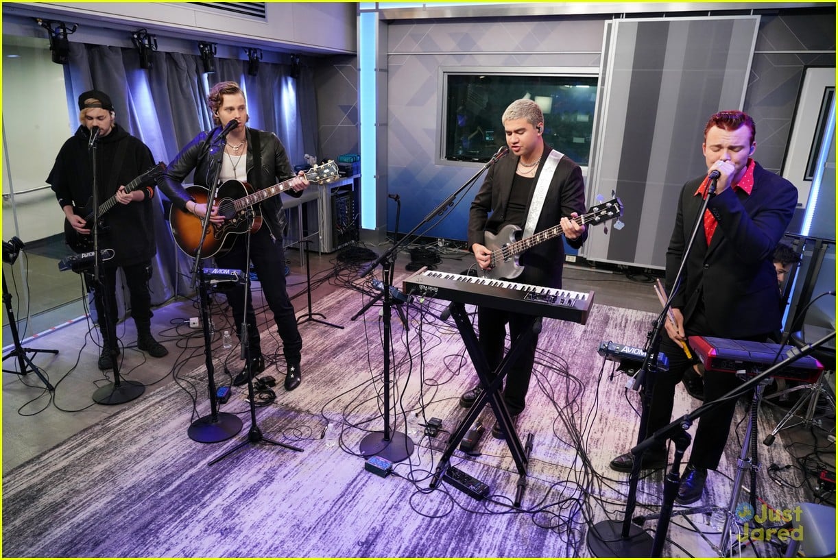 5 Seconds of Summer Credit Their Fans With Their Success | Photo ...