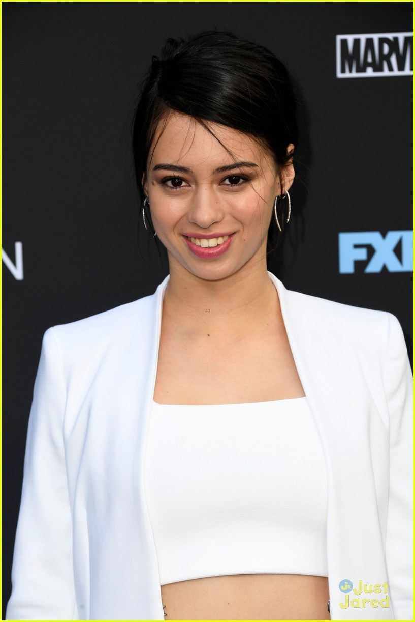 'Roswell's Amber Midthunder Stuns in White at 'Legion' Premiere in LA ...