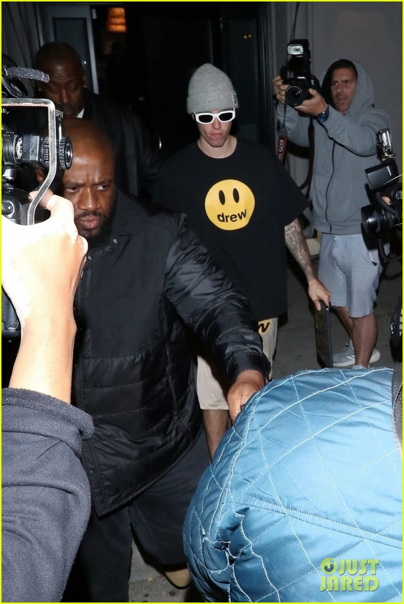 Justin Bieber Can't Stop Smiling at Craig's Restaurant in LA | Photo ...