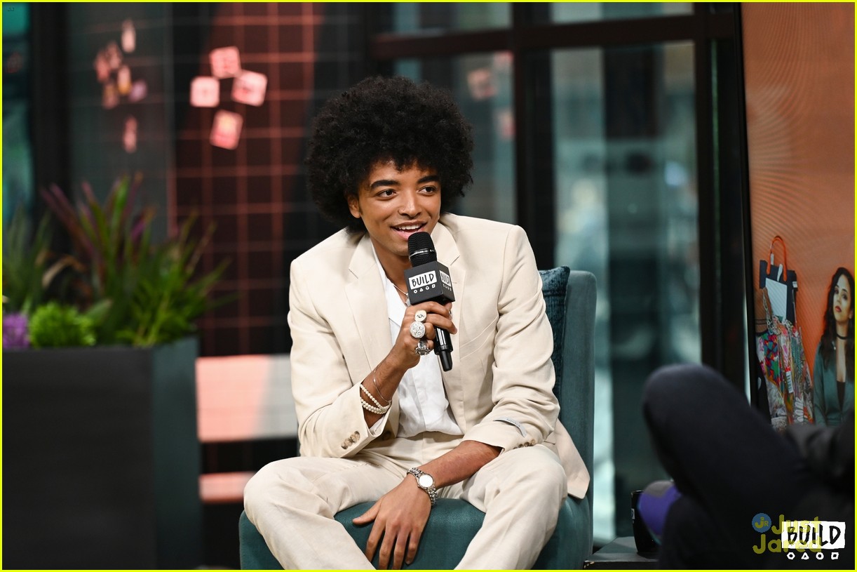 'Trinkets' Stars Odiseas Georgiadis & Brianna Hildebrand Promote The ...