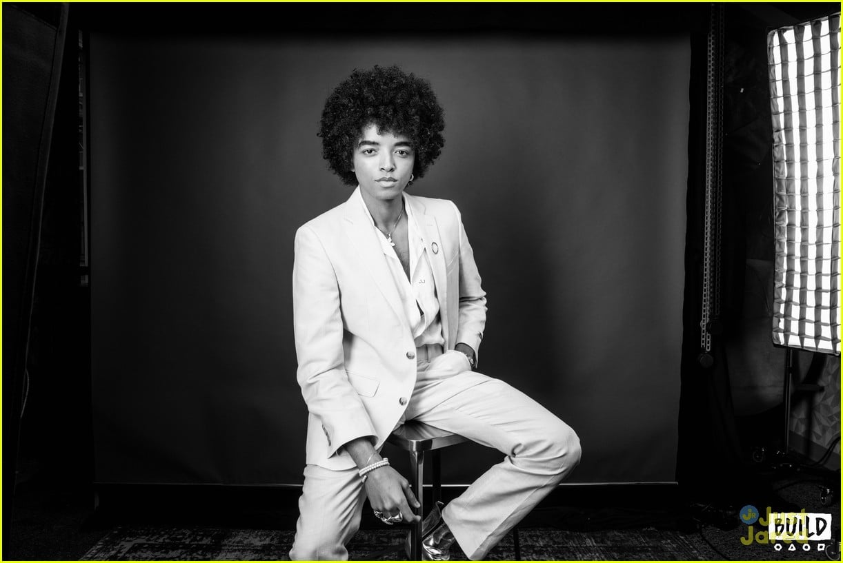 'Trinkets' Stars Odiseas Georgiadis & Brianna Hildebrand Promote The ...