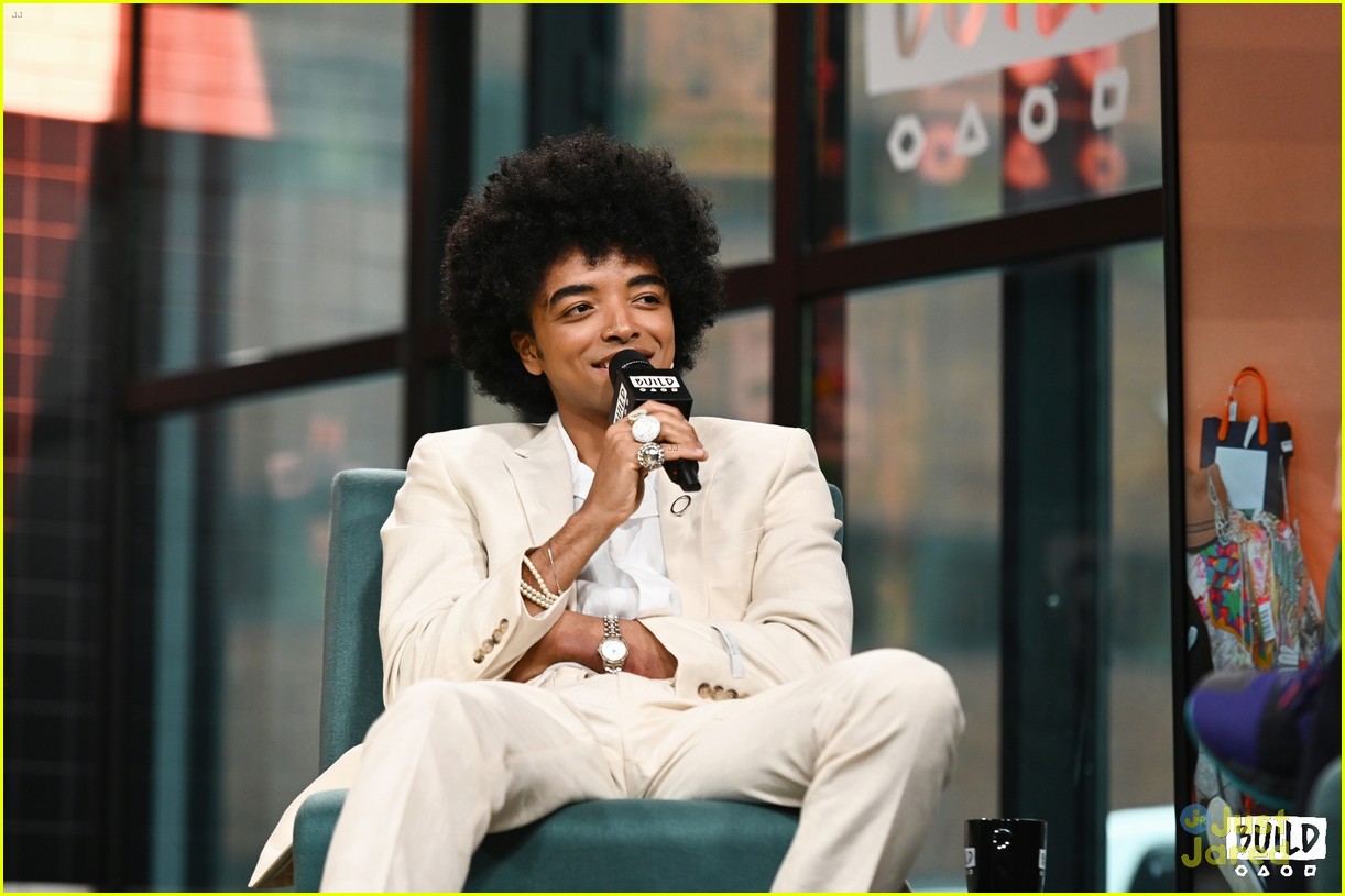 'Trinkets' Stars Odiseas Georgiadis & Brianna Hildebrand Promote The ...