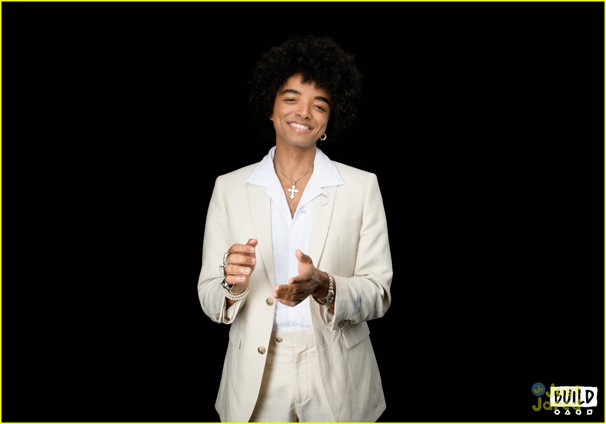 'Trinkets' Stars Odiseas Georgiadis & Brianna Hildebrand Promote The ...